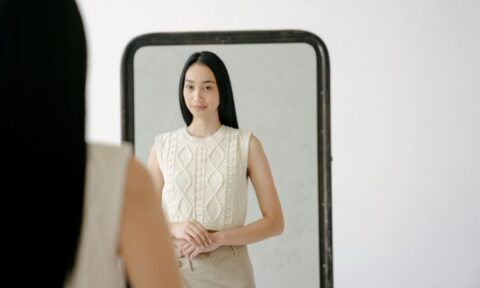 Los 5 Ejercicios para trabajar la Autoestima frente al Espejo